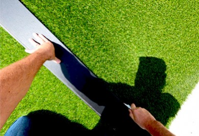 Comment Couper du gazon synthétique facilement